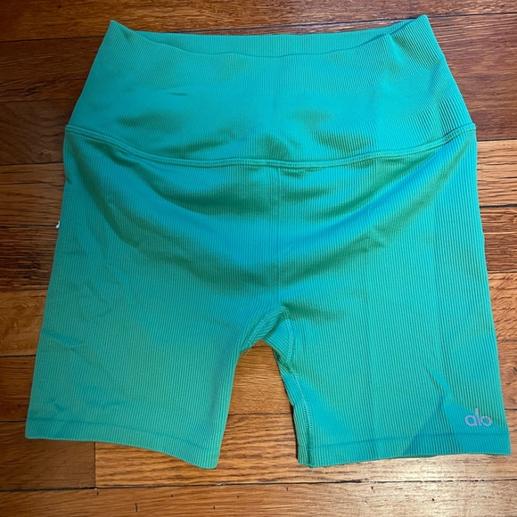 ALO Yoga | Shorts | Alo Yoga Green Bike Shorts High Waist Stretch ...